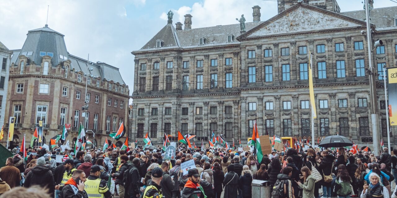 Nee tegen repressie en censuur op universiteiten! — Manifest, krant van ...