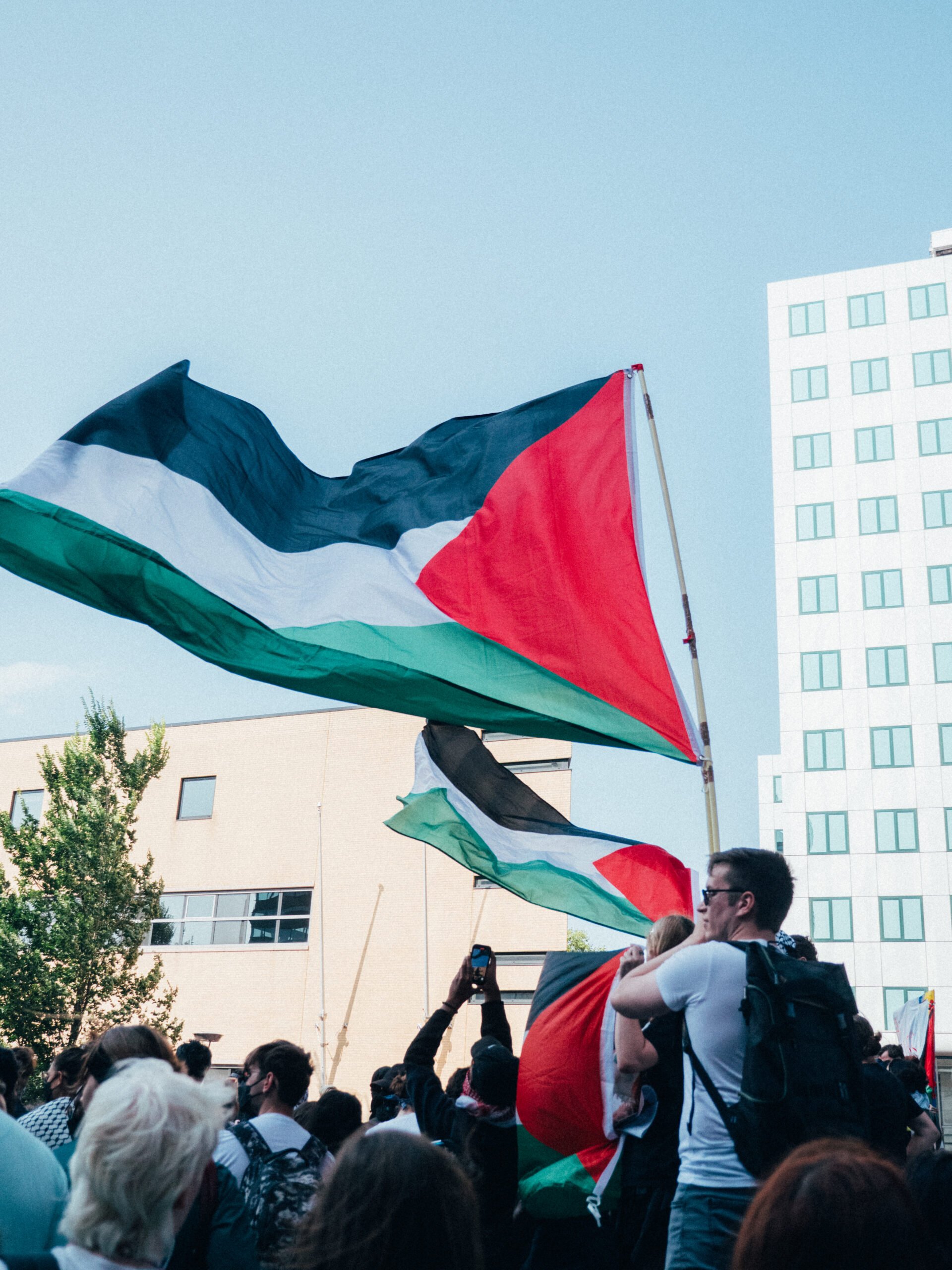 Handen af van Samidoun! — Manifest, krant van de NCPN